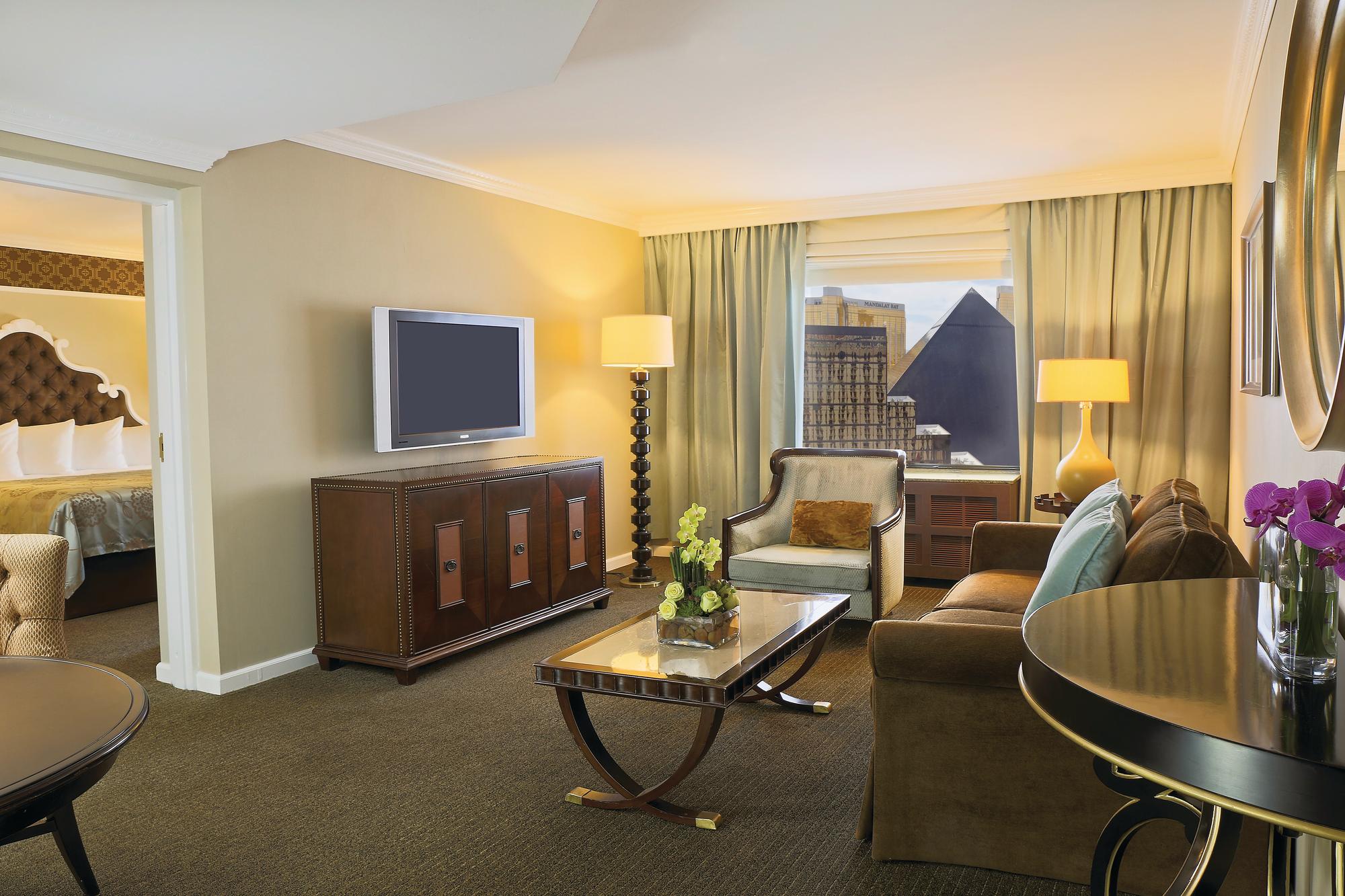 One Bedroom Royal Luxury Suite