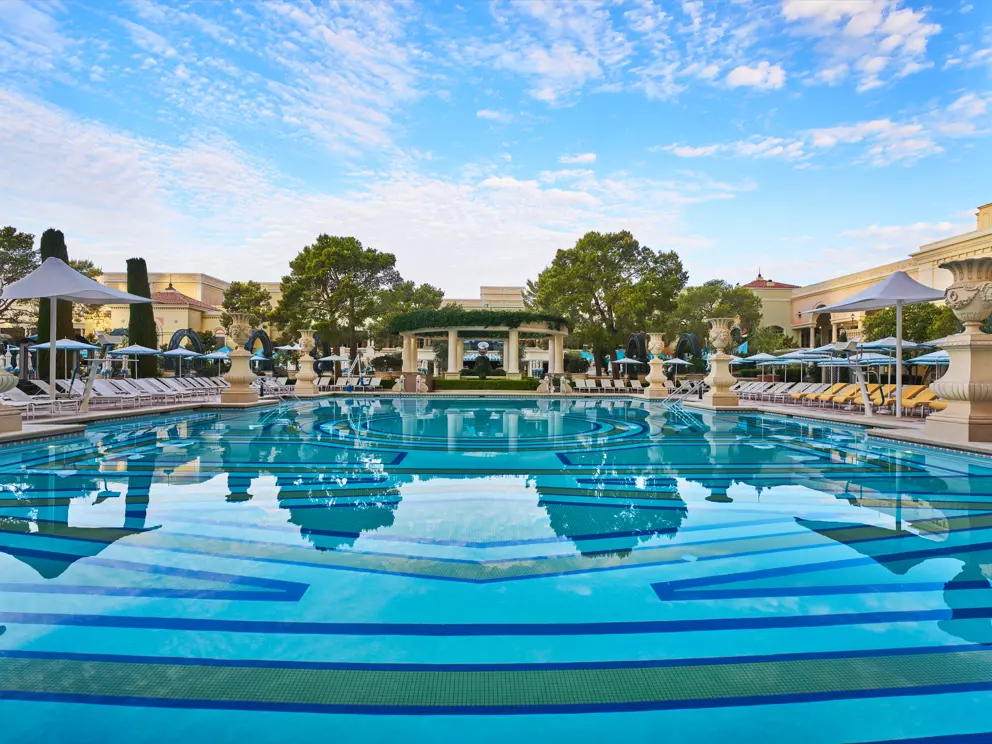 Las Vegas Pools | Outdoor Cabana | Pool Seats | Bellagio Pools