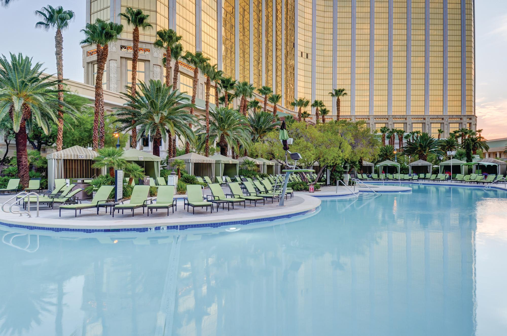 Mandalay Bay Water Resort 🟡 Las Vegas | Mandalay Bay Beach Perhaps